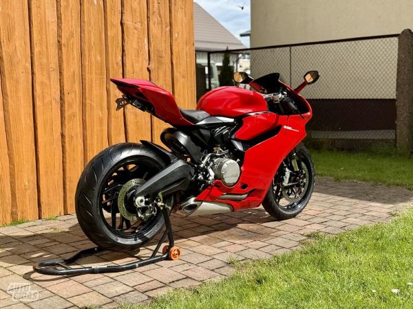 Sarkans Ducati Panigale 2016 Viļņa, ar dzinēja tilpumu 0.90 L un nobraukumu 20 tūkst. km par 8700 €, foto 3 vietnē AUTOMOTO.COM.LV