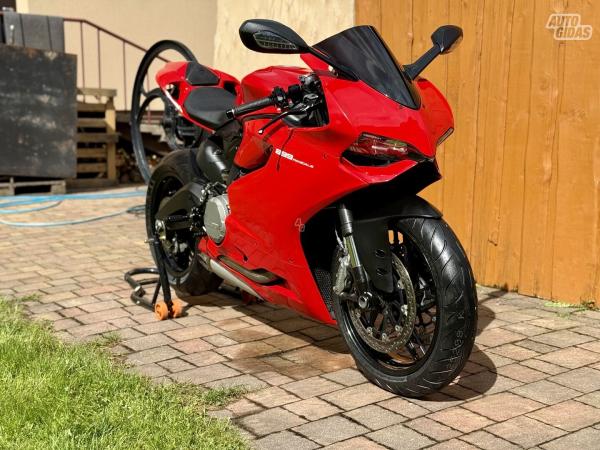 Sarkans Ducati Panigale 2016 Viļņa, ar dzinēja tilpumu 0.90 L un nobraukumu 20 tūkst. km par 8700 €, foto 4 vietnē AUTOMOTO.COM.LV