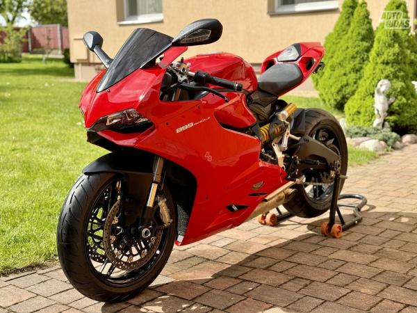 Sarkans Ducati Panigale 2016 Viļņa, ar dzinēja tilpumu 0.90 L un nobraukumu 20 tūkst. km par 8700 €, foto 5 vietnē AUTOMOTO.COM.LV