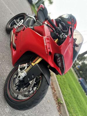 Sarkans Ducati Panigale 2016 Viļņa, ar dzinēja tilpumu 1.30 L un nobraukumu 16 tūkst. km par 13000 €, foto 1 vietnē AUTOMOTO.COM.LV