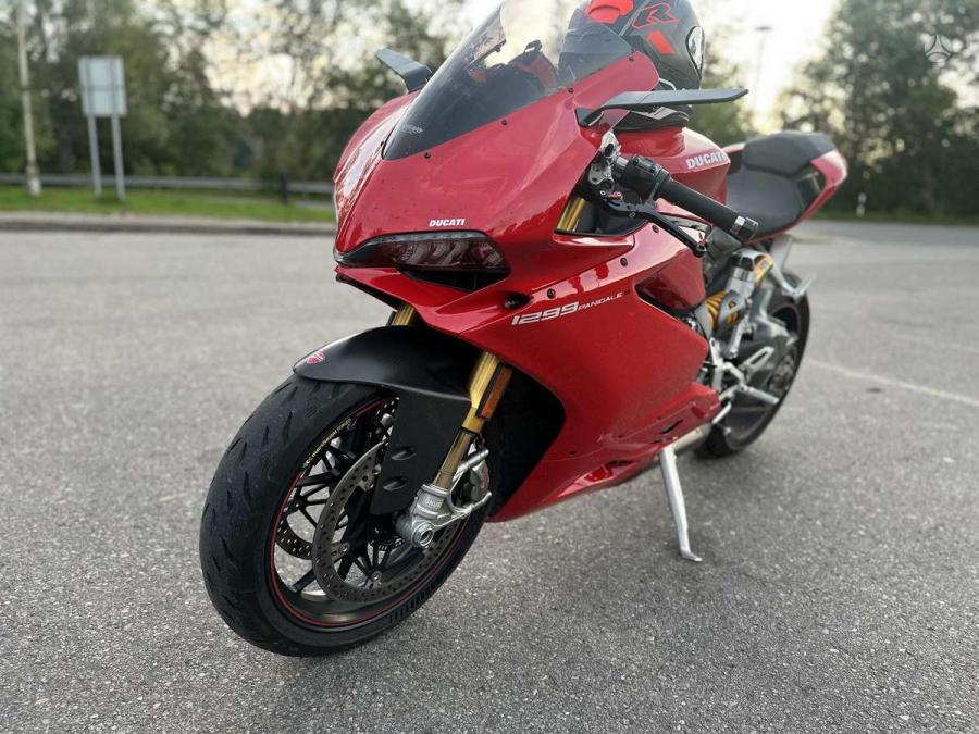 Sarkans Ducati Panigale 2016 Viļņa, ar dzinēja tilpumu 1.30 L un nobraukumu 16 tūkst. km par 13000 €, foto 3 vietnē AUTOMOTO.COM.LV
