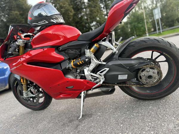 Ducati Panigale 2016 Viļņa vietnē Sarkans Ducati Panigale 2016 Viļņa, ar dzinēja tilpumu 1.30 L un nobraukumu 16 tūkst. km par 13000 €, foto 7 vietnē AUTOMOTO.COM.LV
