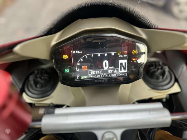 Ducati Panigale 2016 Viļņa vietnē Sarkans Ducati Panigale 2016 Viļņa, ar dzinēja tilpumu 1.30 L un nobraukumu 16 tūkst. km par 13000 €, foto 8 vietnē AUTOMOTO.COM.LV