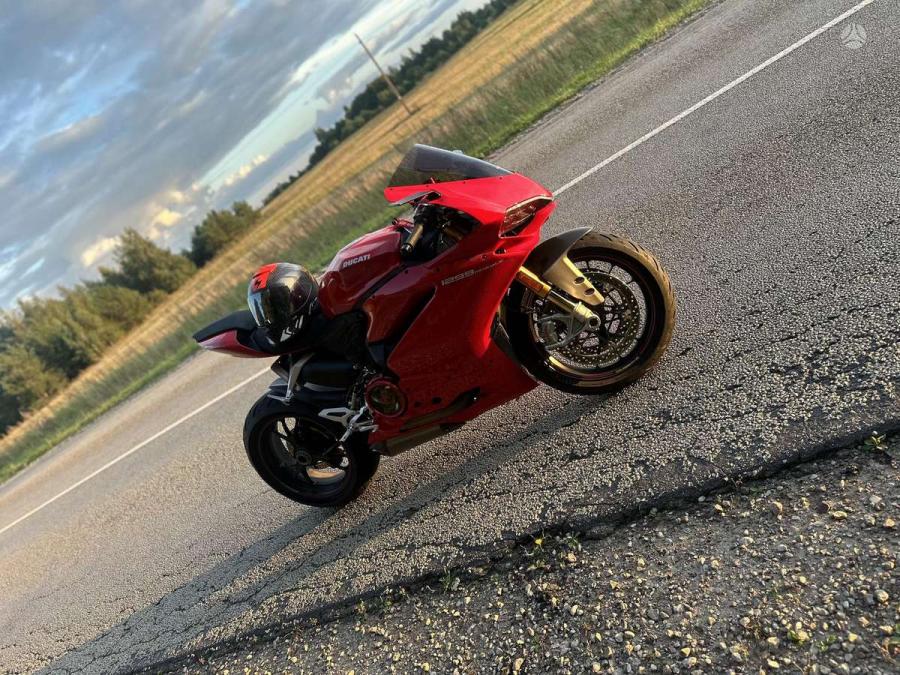 Sarkans Ducati Panigale 2016 Viļņa, ar dzinēja tilpumu 1.30 L un nobraukumu 16 tūkst. km par 13000 €, foto 11 vietnē AUTOMOTO.COM.LV