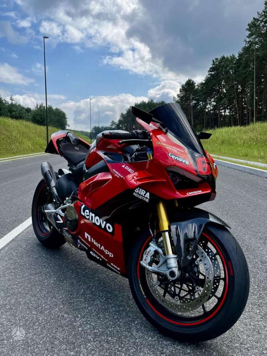 Sarkans Ducati Panigale 2018 Kauņa, ar dzinēja tilpumu 1.10 L un nobraukumu 20 tūkst. km par 18500 €, foto 1 vietnē AUTOMOTO.COM.LV