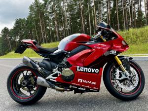 Sarkans Ducati Panigale 2018 Kauņa, ar dzinēja tilpumu 1.10 L un nobraukumu 20 tūkst. km par 18500 €, foto 3 vietnē AUTOMOTO.COM.LV