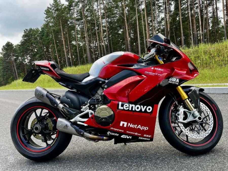 Sarkans Ducati Panigale 2018 Kauņa, ar dzinēja tilpumu 1.10 L un nobraukumu 20 tūkst. km par 18500 €, foto 3 vietnē AUTOMOTO.COM.LV