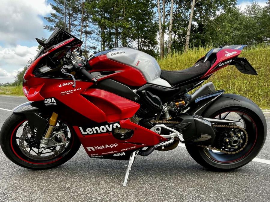 Sarkans Ducati Panigale 2018 Kauņa, ar dzinēja tilpumu 1.10 L un nobraukumu 20 tūkst. km par 18500 €, foto 4 vietnē AUTOMOTO.COM.LV