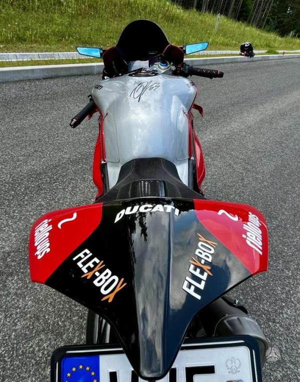 Sarkans Ducati Panigale 2018 Kauņa, ar dzinēja tilpumu 1.10 L un nobraukumu 20 tūkst. km par 18500 €, foto 4 vietnē AUTOMOTO.COM.LV