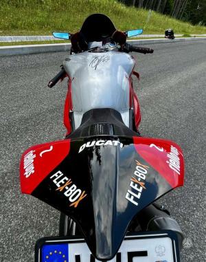 Sarkans Ducati Panigale 2018 Kauņa, ar dzinēja tilpumu 1.10 L un nobraukumu 20 tūkst. km par 18500 €, foto 5 vietnē AUTOMOTO.COM.LV