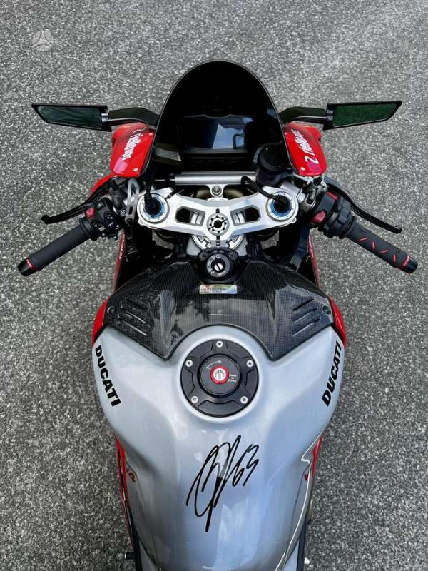Sarkans Ducati Panigale 2018 Kauņa, ar dzinēja tilpumu 1.10 L un nobraukumu 20 tūkst. km par 18500 €, foto 5 vietnē AUTOMOTO.COM.LV