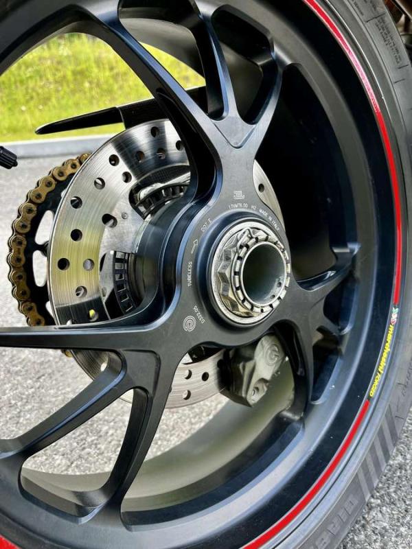 Sarkans Ducati Panigale 2018 Kauņa, ar dzinēja tilpumu 1.10 L un nobraukumu 20 tūkst. km par 18500 €, foto 9 vietnē AUTOMOTO.COM.LV