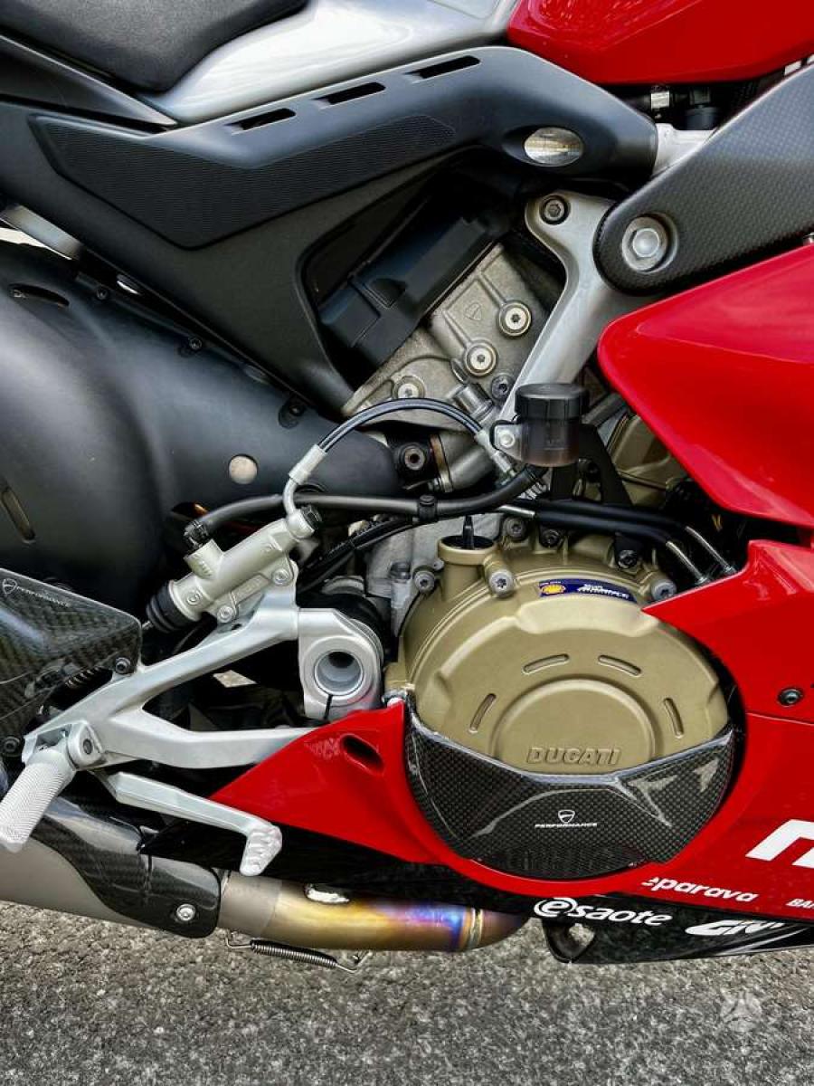 Sarkans Ducati Panigale 2018 Kauņa, ar dzinēja tilpumu 1.10 L un nobraukumu 20 tūkst. km par 18500 €, foto 12 vietnē AUTOMOTO.COM.LV