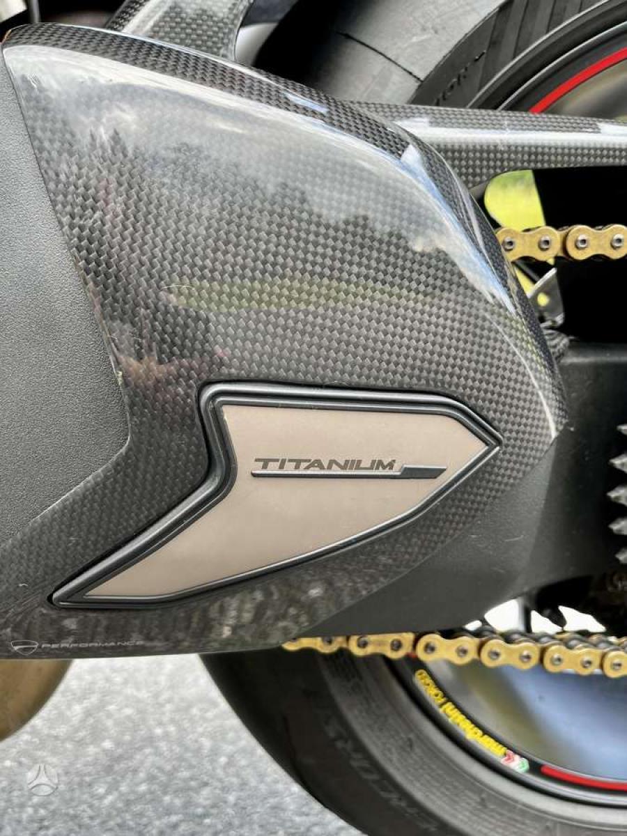Sarkans Ducati Panigale 2018 Kauņa, ar dzinēja tilpumu 1.10 L un nobraukumu 20 tūkst. km par 18500 €, foto 14 vietnē AUTOMOTO.COM.LV