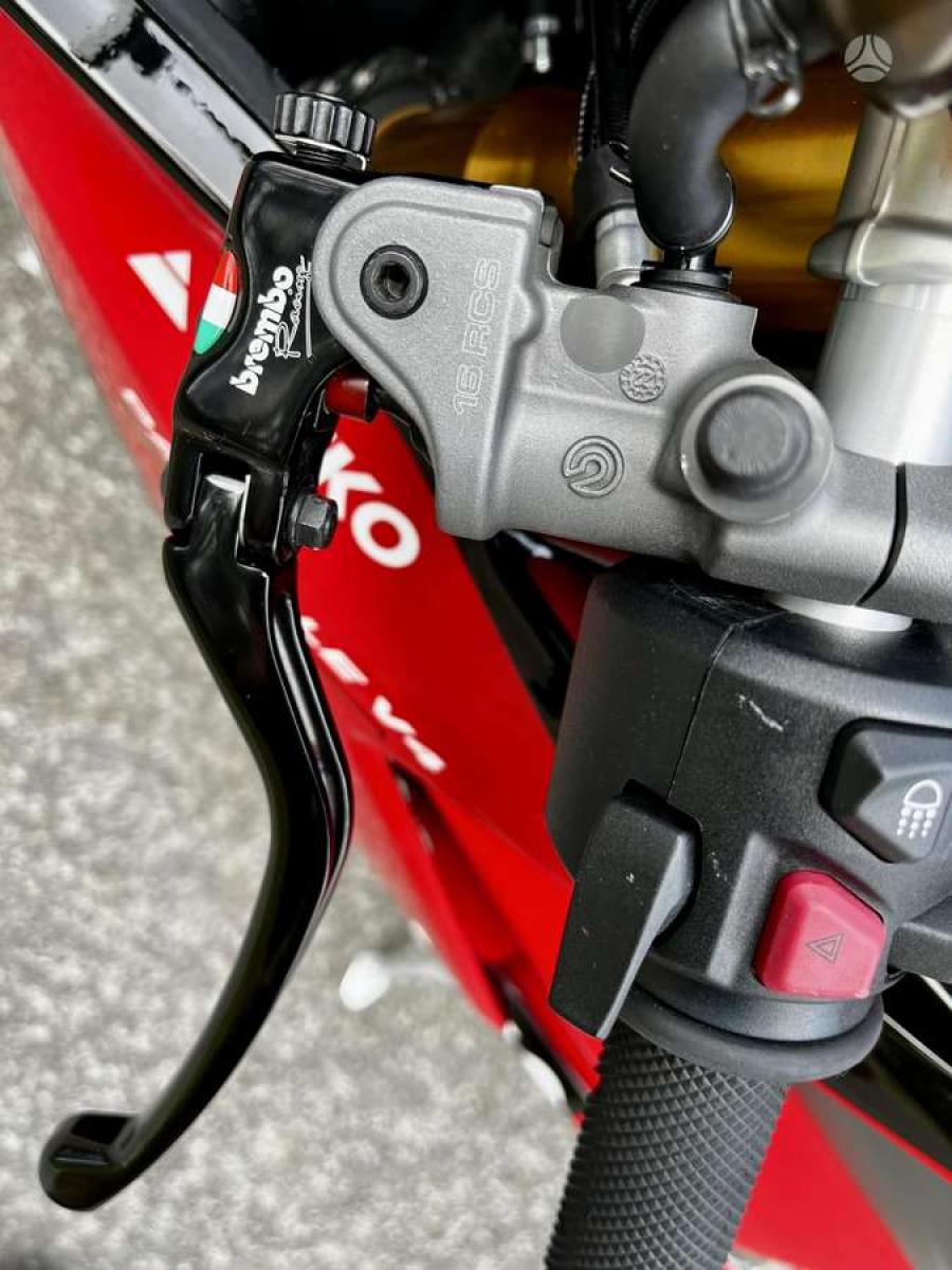 Sarkans Ducati Panigale 2018 Kauņa, ar dzinēja tilpumu 1.10 L un nobraukumu 20 tūkst. km par 18500 €, foto 17 vietnē AUTOMOTO.COM.LV