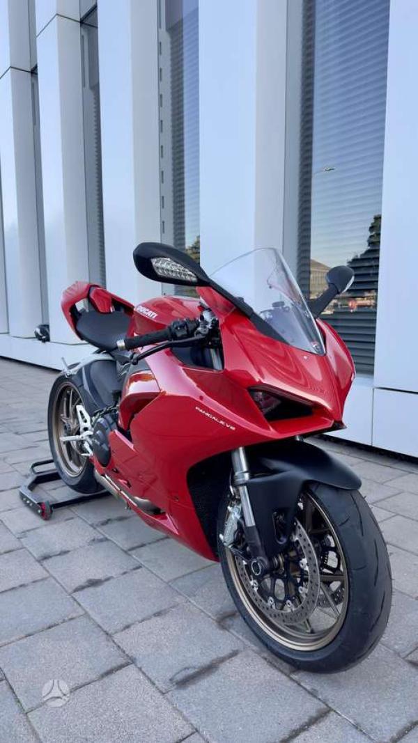 Sarkans Ducati Panigale 2021 Viļņa, ar dzinēja tilpumu 0.96 L un nobraukumu 6 tūkst. km par 12499 €, foto 1 vietnē AUTOMOTO.COM.LV