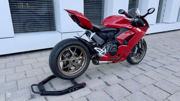 Sarkans Ducati Panigale 2021 Viļņa, ar dzinēja tilpumu 0.96 L un nobraukumu 6 tūkst. km par 12499 €, foto 4 vietnē AUTOMOTO.COM.LV