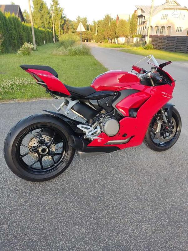 Red Ducati Panigale 2022 in Panevezys, with an engine capacity of 0.96 L and mileage of 6 thousand km for 11500 €, photo 2 on AUTOMOTO.COM.LV