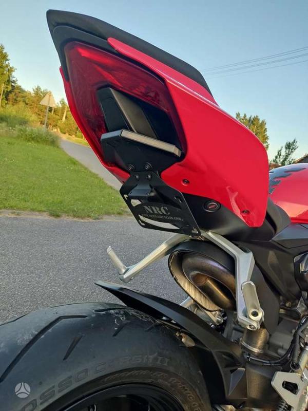 Red Ducati Panigale 2022 in Panevezys, with an engine capacity of 0.96 L and mileage of 6 thousand km for 11500 €, photo 3 on AUTOMOTO.COM.LV