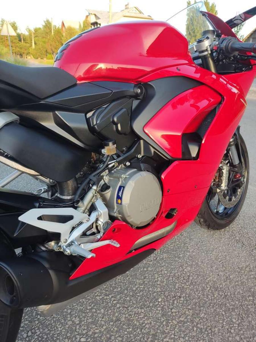 Red Ducati Panigale 2022 in Panevezys, with an engine capacity of 0.96 L and mileage of 6 thousand km for 11500 €, photo 5 on AUTOMOTO.COM.LV
