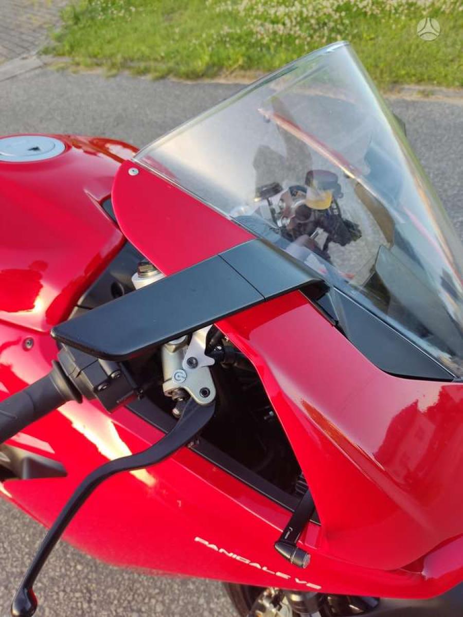 Red Ducati Panigale 2022 in Panevezys, with an engine capacity of 0.96 L and mileage of 6 thousand km for 11500 €, photo 7 on AUTOMOTO.COM.LV