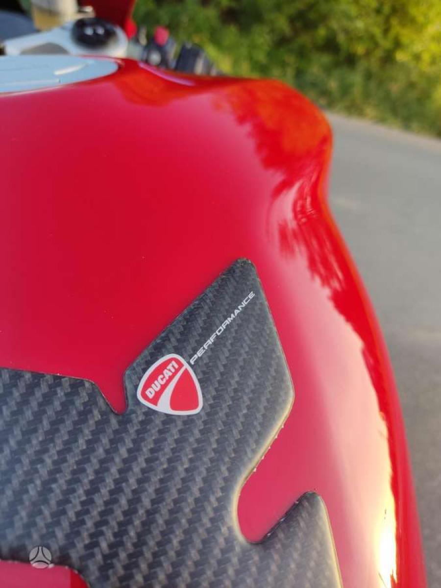 Red Ducati Panigale 2022 in Panevezys, with an engine capacity of 0.96 L and mileage of 6 thousand km for 11500 €, photo 14 on AUTOMOTO.COM.LV