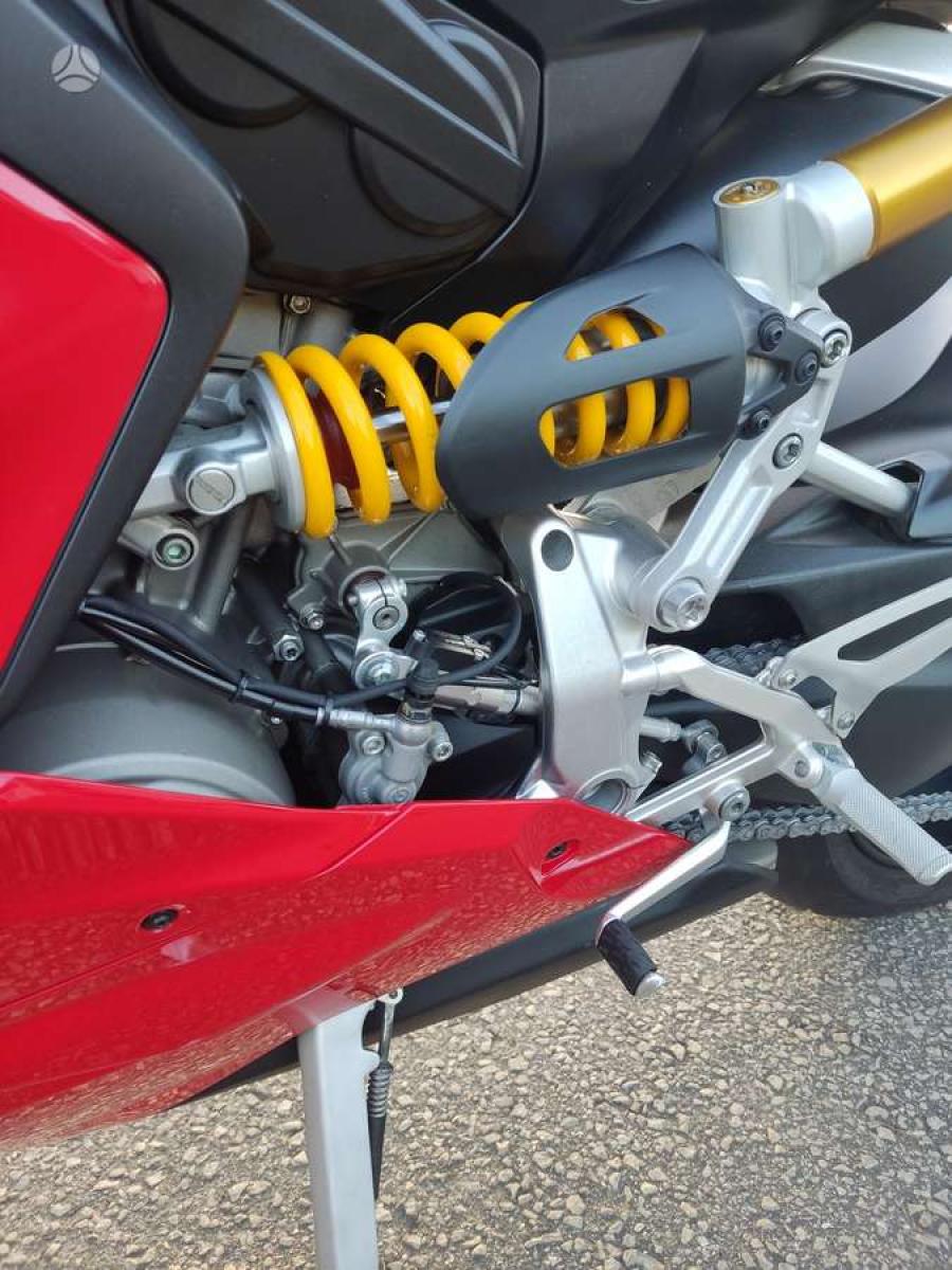 Red Ducati Panigale 2022 in Panevezys, with an engine capacity of 0.96 L and mileage of 6 thousand km for 11500 €, photo 16 on AUTOMOTO.COM.LV