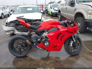 Red Ducati Panigale 2024 in Klaipeda, with an engine capacity of 0.00 L and mileage of 5 thousand km for 9900 €, photo 13 on AUTOMOTO.COM.LV