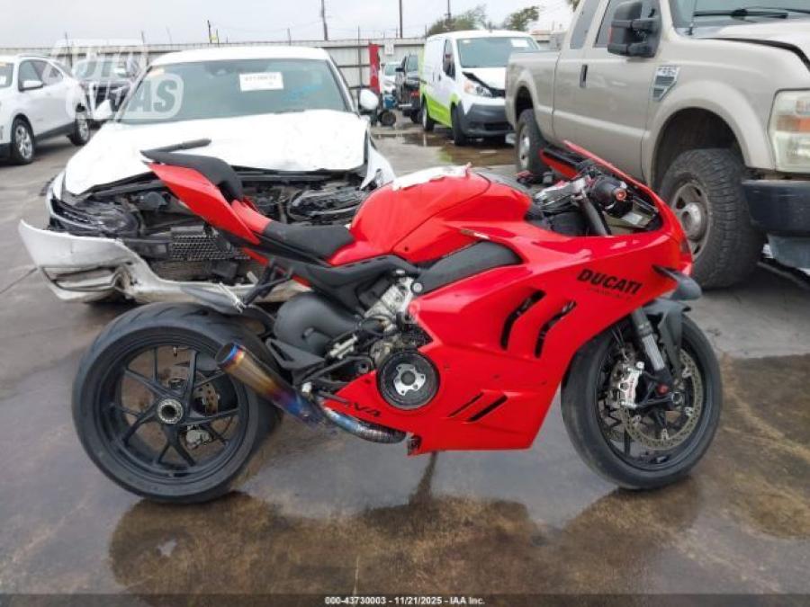 Red Ducati Panigale 2024 in Klaipeda, with an engine capacity of 0.00 L and mileage of 5 thousand km for 9900 €, photo 13 on AUTOMOTO.COM.LV