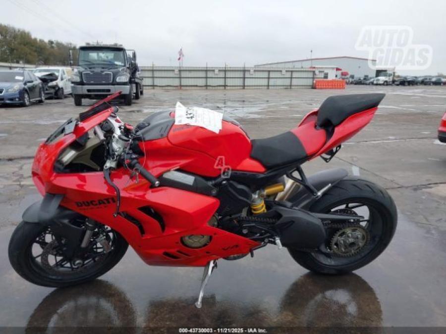 Red Ducati Panigale 2024 in Klaipeda, with an engine capacity of 0.00 L and mileage of 5 thousand km for 9900 €, photo 14 on AUTOMOTO.COM.LV