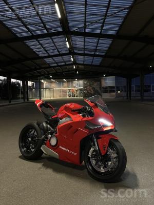 Ducati Panigale V4 2019 in Riga, with an engine capacity of 1.10 L and mileage of 0 thousand km for 21999 €, photo 3 on AUTOMOTO.COM.LV
