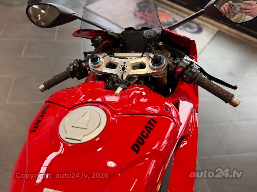 Ducati Panigale V4 2023 in Tallinn, with an engine capacity of 1.10 L and mileage of 11 thousand km for 21990 €, photo 6 on AUTOMOTO.COM.LV