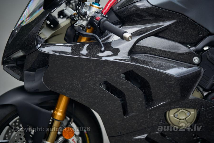 Red Ducati Panigale V4 2023 in Tallinn, with an engine capacity of 1.10 L and mileage of 2 thousand km for 25600 €, photo 3 on AUTOMOTO.COM.LV