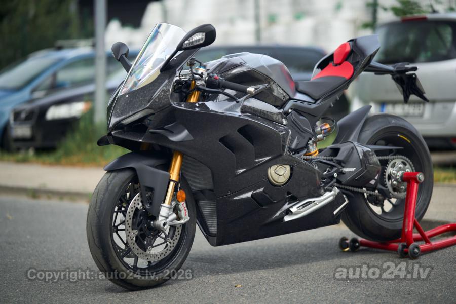 Red Ducati Panigale V4 2023 in Tallinn, with an engine capacity of 1.10 L and mileage of 2 thousand km for 25600 €, photo 8 on AUTOMOTO.COM.LV