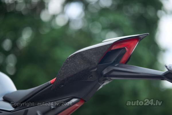Красный Дукати Panigale V4 2023 в Таллин, объемом двигателя 1.10 л и пробегом 2 тыс. км за 25600 €, фото 9 на AUTOMOTO.COM.LV