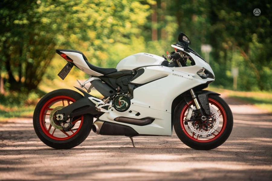 Белый Дукати Panigale 2017 в Вильнюс, объемом двигателя 0.96 л и пробегом 35 тыс. км за 8000 €, фото 1 на AUTOMOTO.COM.LV