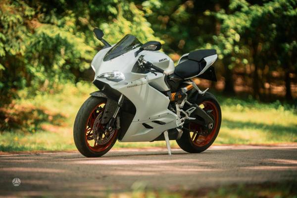 Balts Ducati Panigale 2017 Viļņa, ar dzinēja tilpumu 0.96 L un nobraukumu 35 tūkst. km par 8000 €, foto 2 vietnē AUTOMOTO.COM.LV