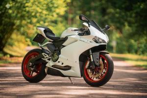 Белый Дукати Panigale 2017 в Вильнюс, объемом двигателя 0.96 л и пробегом 35 тыс. км за 8000 €, фото 3 на AUTOMOTO.COM.LV