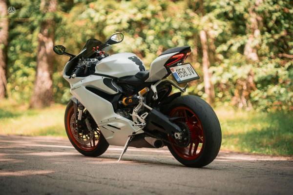 Balts Ducati Panigale 2017 Viļņa, ar dzinēja tilpumu 0.96 L un nobraukumu 35 tūkst. km par 8000 €, foto 4 vietnē AUTOMOTO.COM.LV
