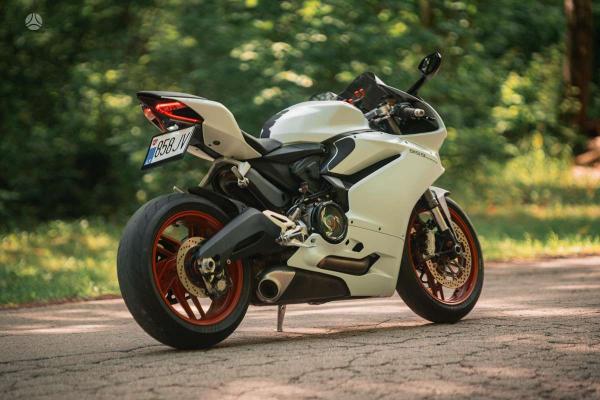 Balts Ducati Panigale 2017 Viļņa, ar dzinēja tilpumu 0.96 L un nobraukumu 35 tūkst. km par 8000 €, foto 5 vietnē AUTOMOTO.COM.LV