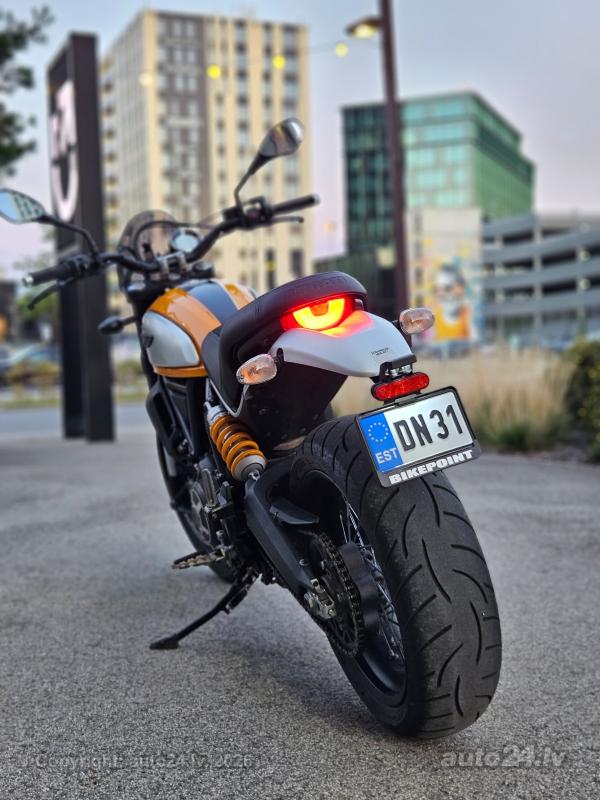 Black Ducati Scrambler 2015 in Tallinn, with an engine capacity of 0.80 L and mileage of 25 thousand km for 4400 €, photo 8 on AUTOMOTO.COM.LV
