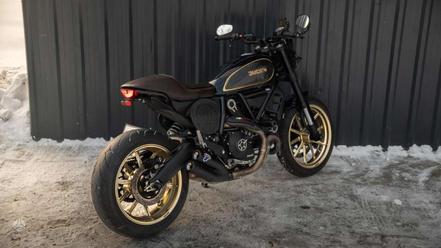 Black Ducati Scrambler 2017 in Klaipeda, with an engine capacity of 0.80 L and mileage of 7 thousand km for 6899 €, photo 3 on AUTOMOTO.COM.LV