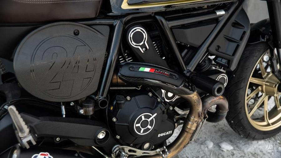 Black Ducati Scrambler 2017 in Klaipeda, with an engine capacity of 0.80 L and mileage of 7 thousand km for 6899 €, photo 5 on AUTOMOTO.COM.LV