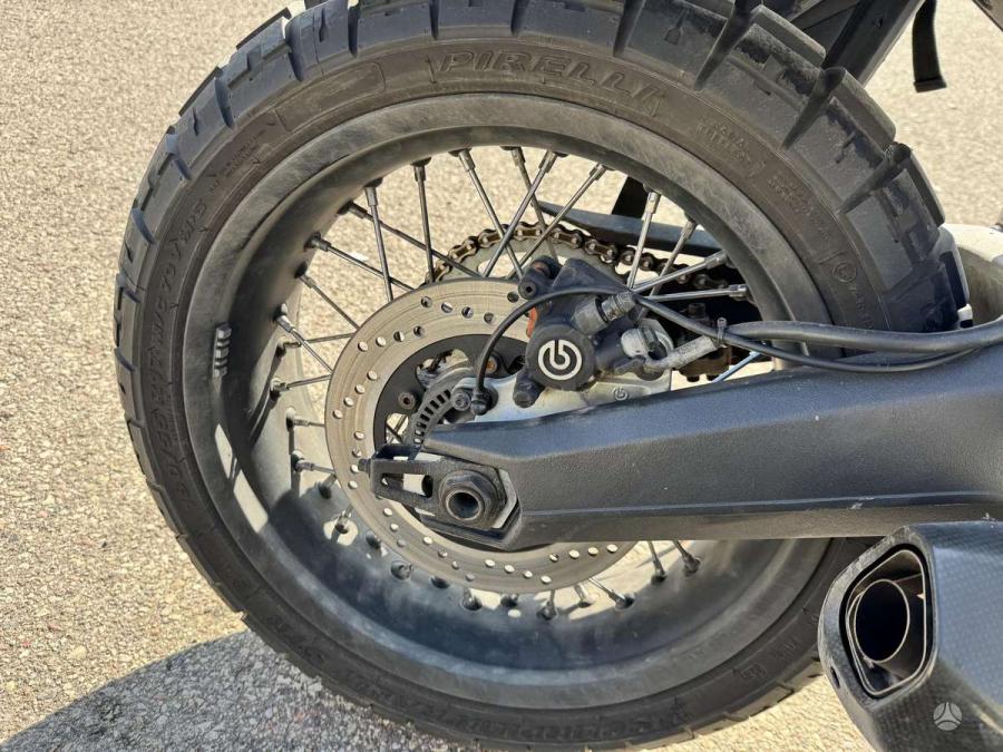 Zaļš Ducati Scrambler 2015 Viļņa, ar dzinēja tilpumu 0.80 L un nobraukumu 26 tūkst. km par 4100 €, foto 12 vietnē AUTOMOTO.COM.LV