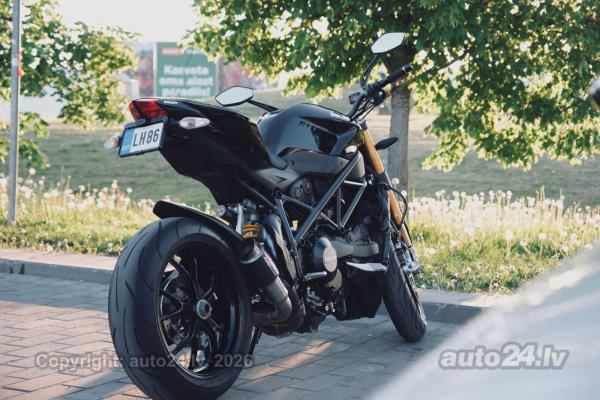 Melns Ducati Streetfighter 2016 Tallina, ar dzinēja tilpumu 0.85 L un nobraukumu 8 tūkst. km par 8400 €, foto 2 vietnē AUTOMOTO.COM.LV