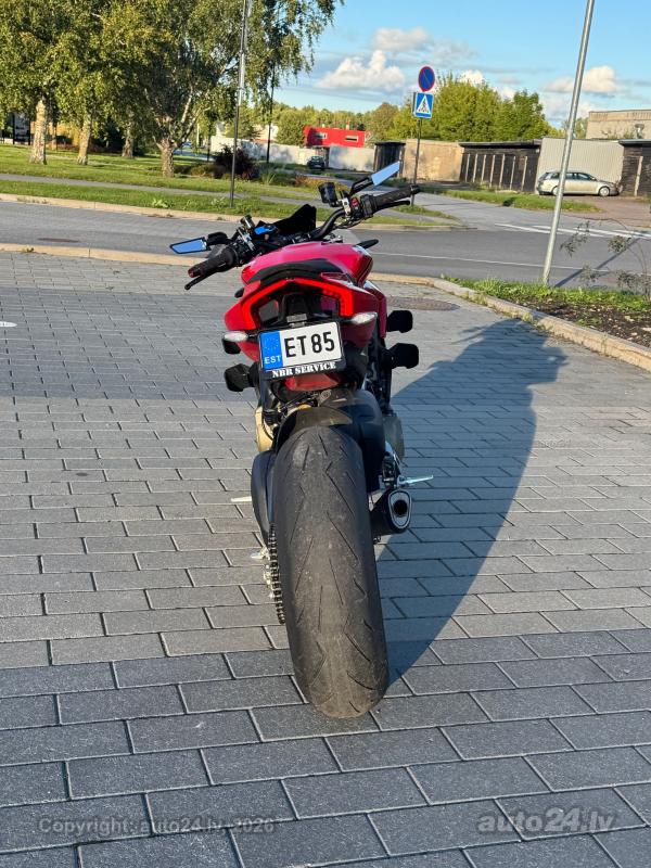 Black Ducati Streetfighter 2021 in Saue, with an engine capacity of 1.10 L and mileage of 16 thousand km for 20000 €, photo 6 on AUTOMOTO.COM.LV