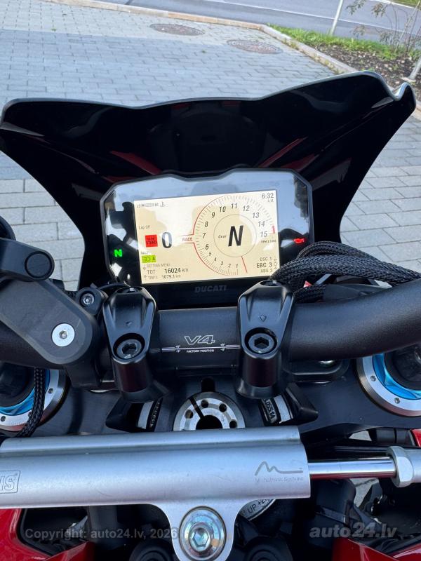 Black Ducati Streetfighter 2021 in Saue, with an engine capacity of 1.10 L and mileage of 16 thousand km for 20000 €, photo 7 on AUTOMOTO.COM.LV