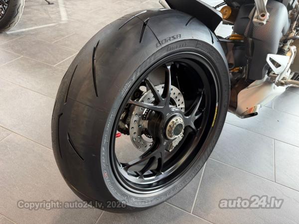 Black Ducati Streetfighter 2022 in Tallinn, with an engine capacity of 1.10 L and mileage of 7 thousand km for 17990 €, photo 7 on AUTOMOTO.COM.LV