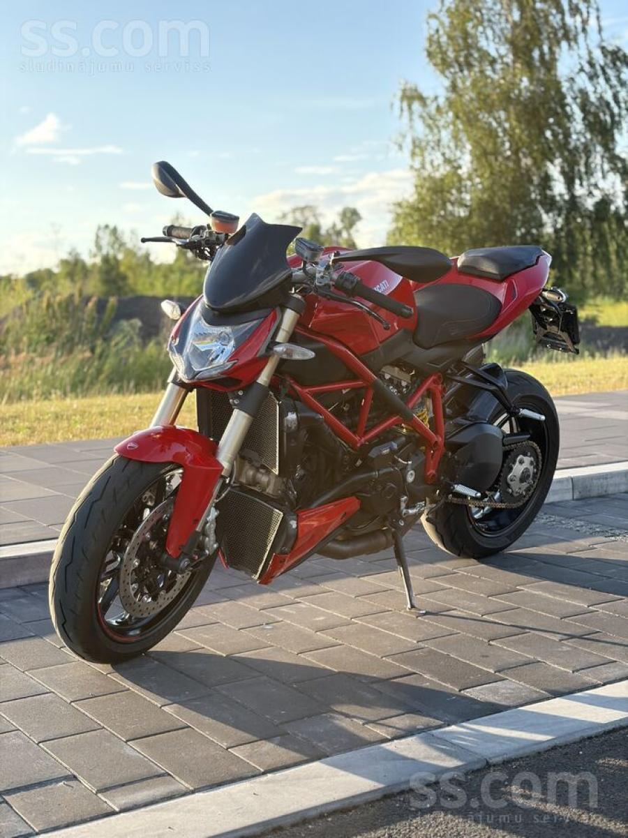 Ducati Streetfighter 2012 in Riga, with an engine capacity of 0.85 L and mileage of 0 thousand km for 7550 €, photo 1 on AUTOMOTO.COM.LV