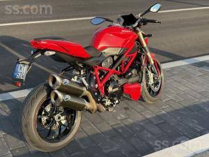 Ducati Streetfighter 2012 in Riga, with an engine capacity of 0.85 L and mileage of 0 thousand km for 7550 €, photo 4 on AUTOMOTO.COM.LV
